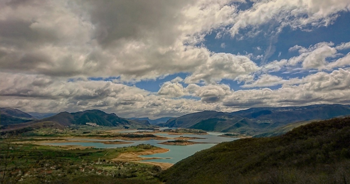 OVO SRPSKO JEZERO JE PRAVI LETNJI HIT: NA HILJADE TURISTA IZ ČITAVOG ...